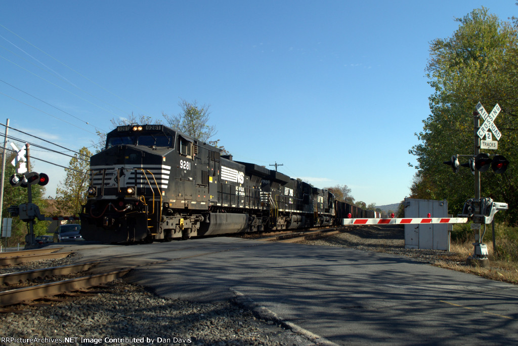 NS C40-9W 9281 leads H68